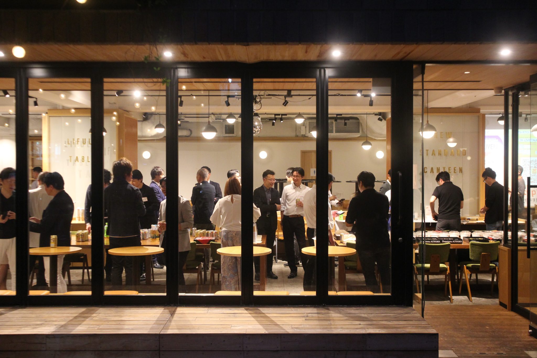 「Evening Meetup! by 新経連」始動1年！リアルでの交流がもたらす効果とは？ | Finds JANE